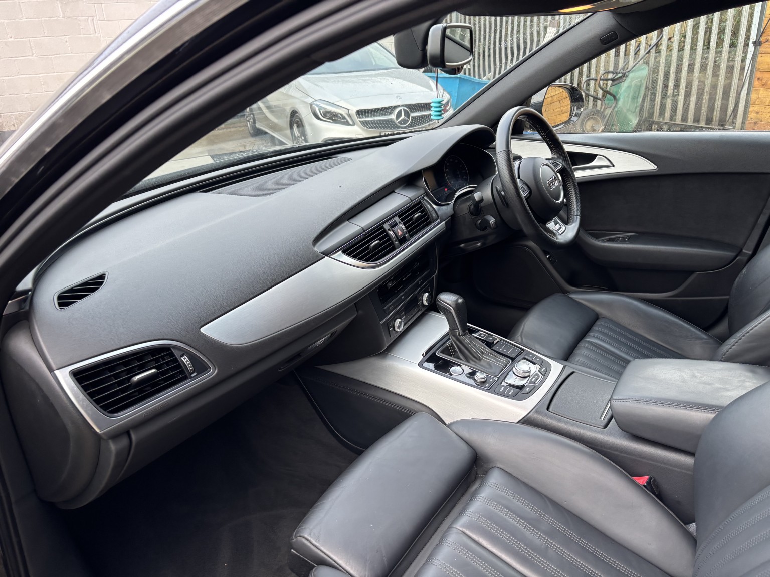 Used AUDI A6 AVANT 2016 Black for sale - £10995 in Scunthorpe, North ...