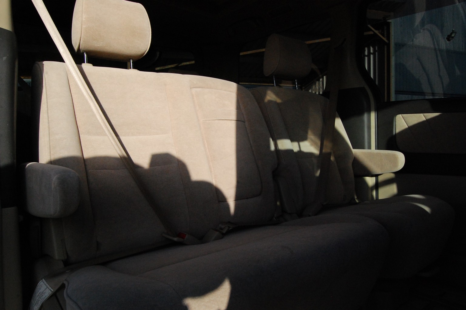 Used TOYOTA ALPHARD 2004 White for sale - £4995 in Honeybourne ...