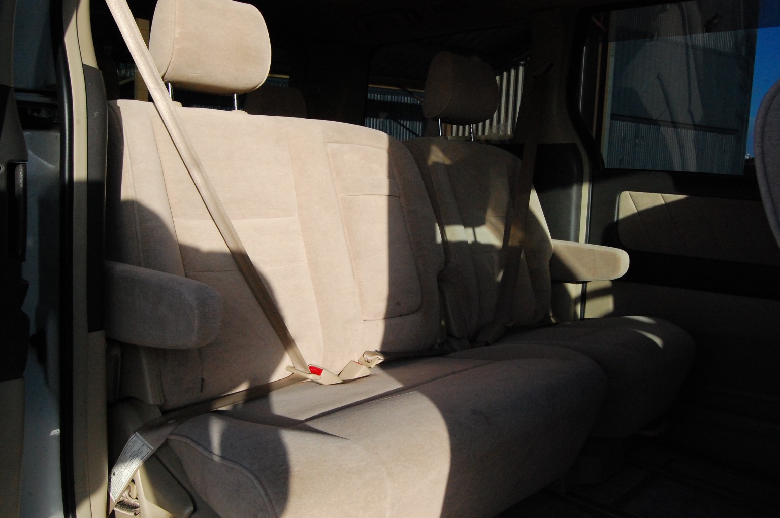 Used TOYOTA ALPHARD 2004 White for sale - £4995 in Honeybourne ...