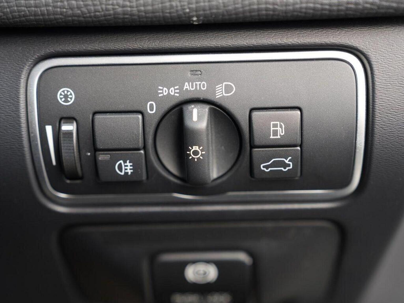 Used VOLVO XC60 2013 White for sale - £12499 in Watford, Hertfordshire ...