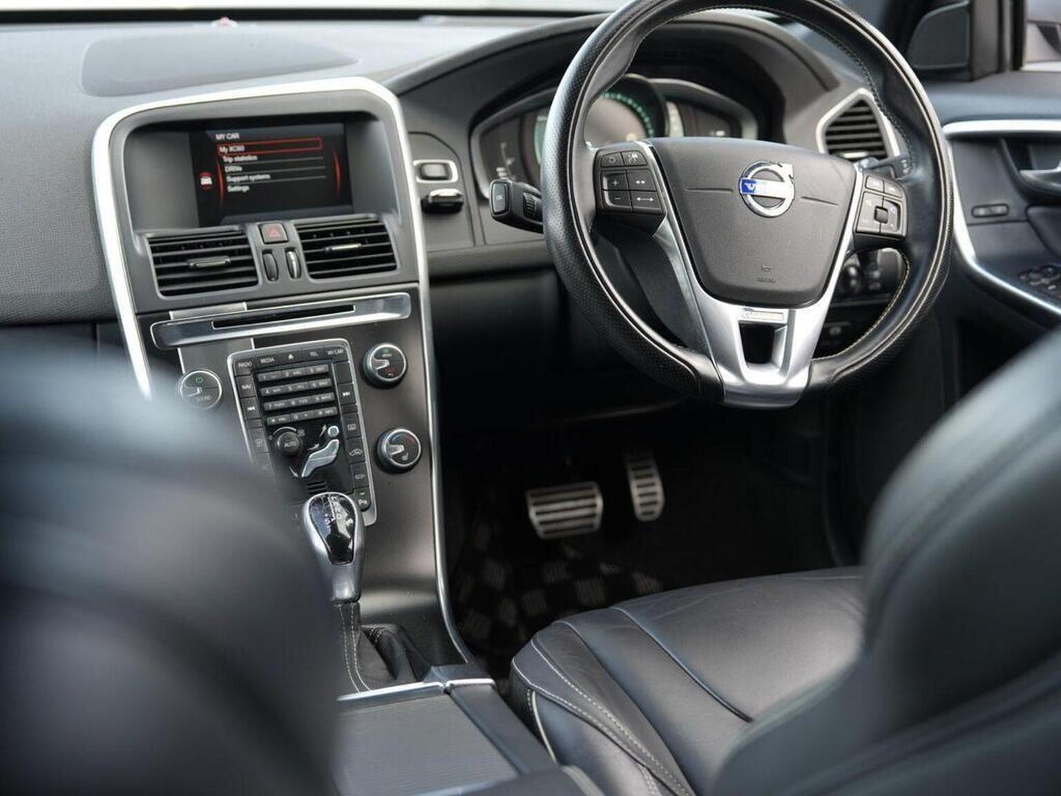 Used VOLVO XC60 2013 White for sale - £12499 in Watford, Hertfordshire ...